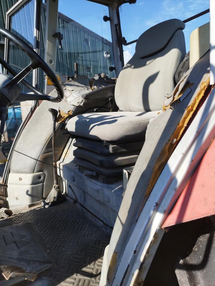 Tractor MF 390 + front hefmast - Tuinbouw Marktplaats
