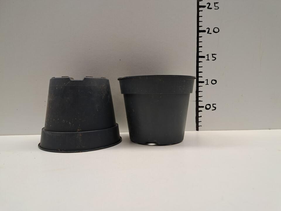 Grote partij mooie grijze 0,86 liter / 13 cm Vatuplast potten ...