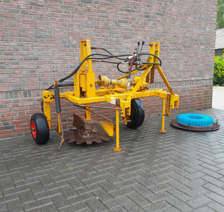 Rooier + Aanaarder + Compoststrooier voor Moerbedden - Tuinbouw Marktplaats